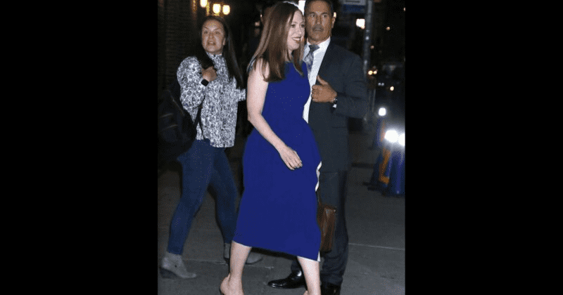Chelsea Clinton shows off slim figure in form-fitting sheath dress just ...