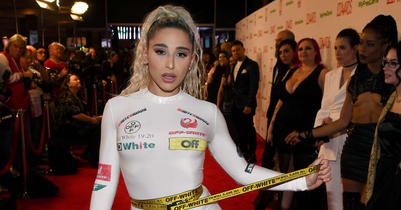 Super Bowl LIV: Brazzers star Abella Danger's free pizza delivery post ...