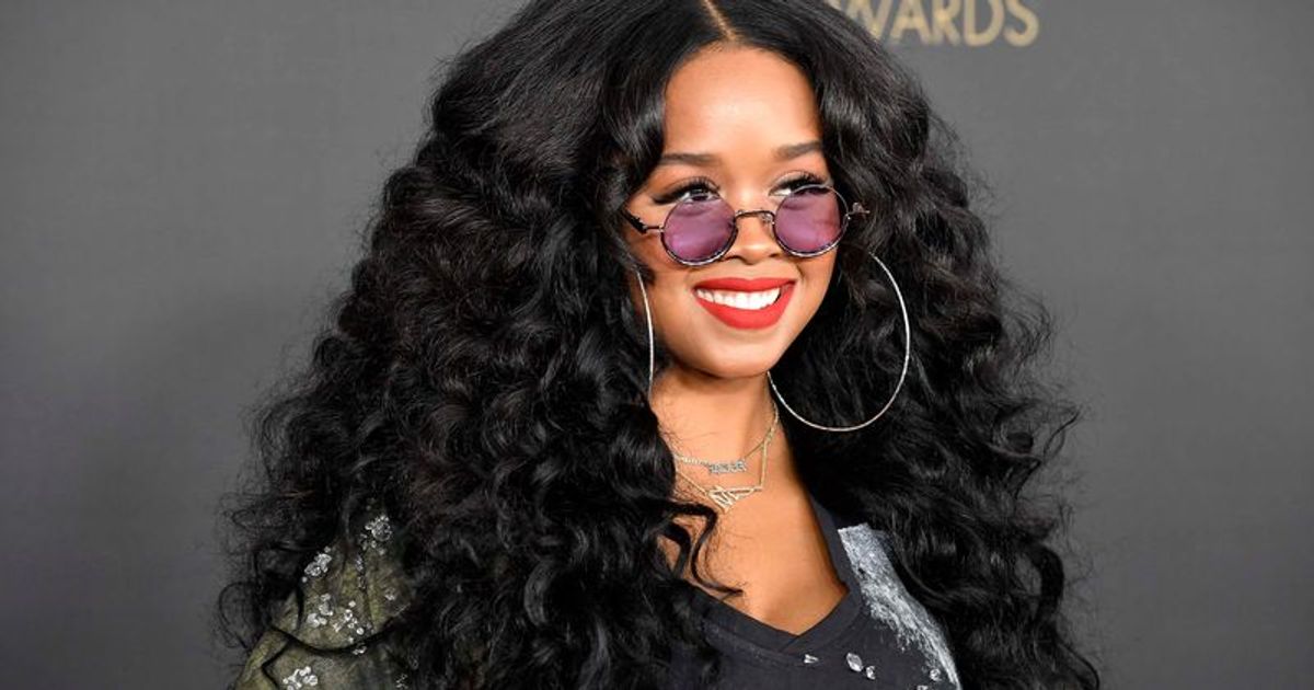 Who Is H E R Singer Charms Saturday Night Live Viewers Fans Call