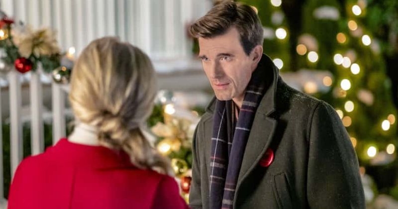 'Time to Come Home for Christmas': Alison Sweeney and Lucas Bryant ...