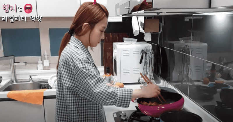 Mukbang YouTuber Hamzy fired by Chinese agency for saying kimchi, ssam ...