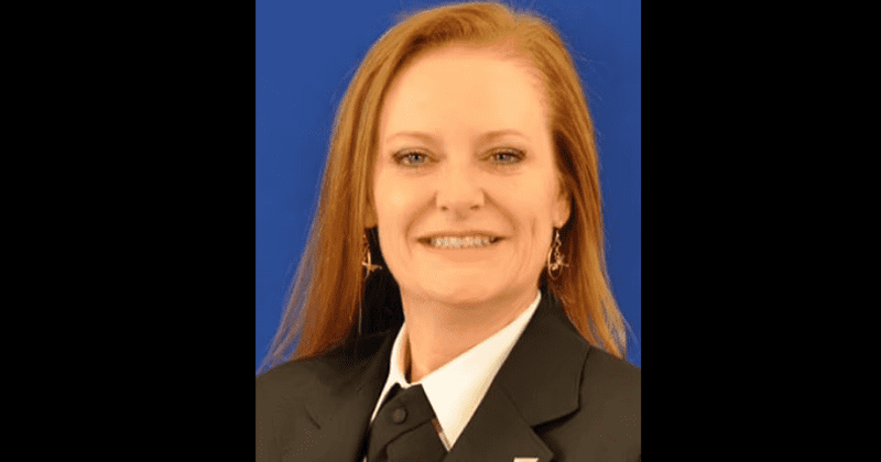 Sherry Walker: Pilot claims United Airlines put her on unpaid leave for refusing vaccine | MEAWW